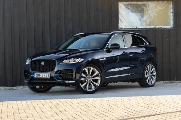 Blue Jaguar F-Pace 2016 in Jelgava, with an engine capacity of 2.00 L and mileage of 168 thousand km for 13900 €, photo 1 on AUTOMOTO.COM.LV