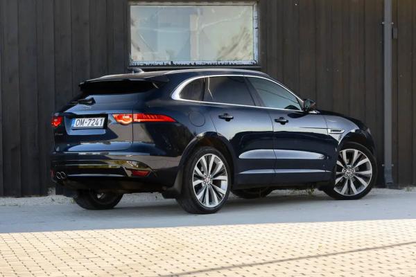 Blue Jaguar F-Pace 2016 in Jelgava, with an engine capacity of 2.00 L and mileage of 168 thousand km for 13900 €, photo 5 on AUTOMOTO.COM.LV
