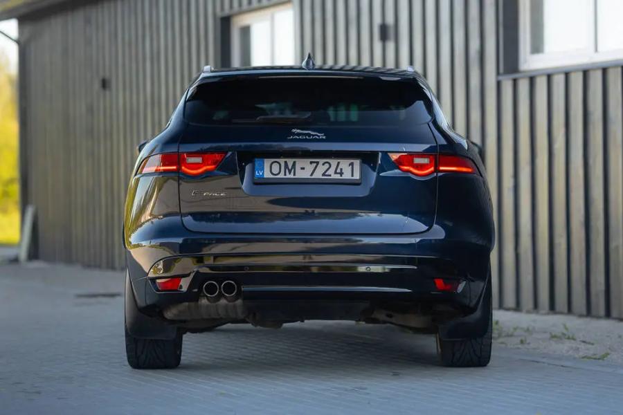 Blue Jaguar F-Pace 2016 in Jelgava, with an engine capacity of 2.00 L and mileage of 168 thousand km for 13900 €, photo 7 on AUTOMOTO.COM.LV