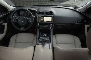 Blue Jaguar F-Pace 2016 in Jelgava, with an engine capacity of 2.00 L and mileage of 168 thousand km for 13900 €, photo 9 on AUTOMOTO.COM.LV