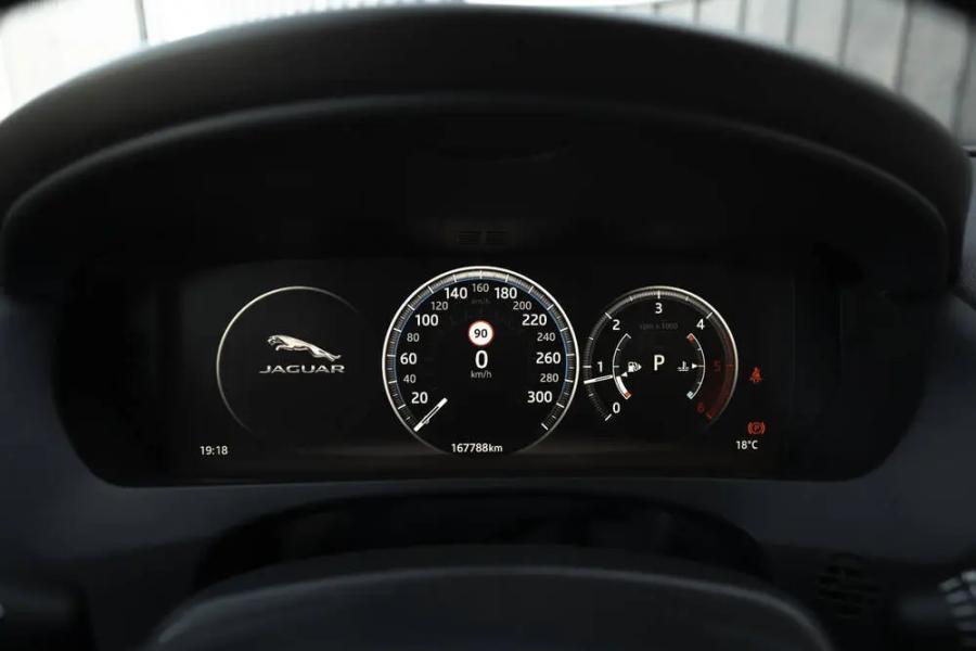 Blue Jaguar F-Pace 2016 in Jelgava, with an engine capacity of 2.00 L and mileage of 168 thousand km for 13900 €, photo 12 on AUTOMOTO.COM.LV
