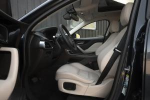 Blue Jaguar F-Pace 2016 in Jelgava, with an engine capacity of 2.00 L and mileage of 168 thousand km for 13900 €, photo 15 on AUTOMOTO.COM.LV