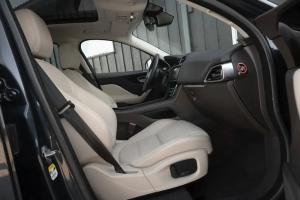 Blue Jaguar F-Pace 2016 in Jelgava, with an engine capacity of 2.00 L and mileage of 168 thousand km for 13900 €, photo 17 on AUTOMOTO.COM.LV