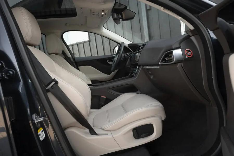Blue Jaguar F-Pace 2016 in Jelgava, with an engine capacity of 2.00 L and mileage of 168 thousand km for 13900 €, photo 17 on AUTOMOTO.COM.LV