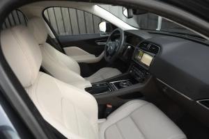 Blue Jaguar F-Pace 2016 in Jelgava, with an engine capacity of 2.00 L and mileage of 168 thousand km for 13900 €, photo 18 on AUTOMOTO.COM.LV