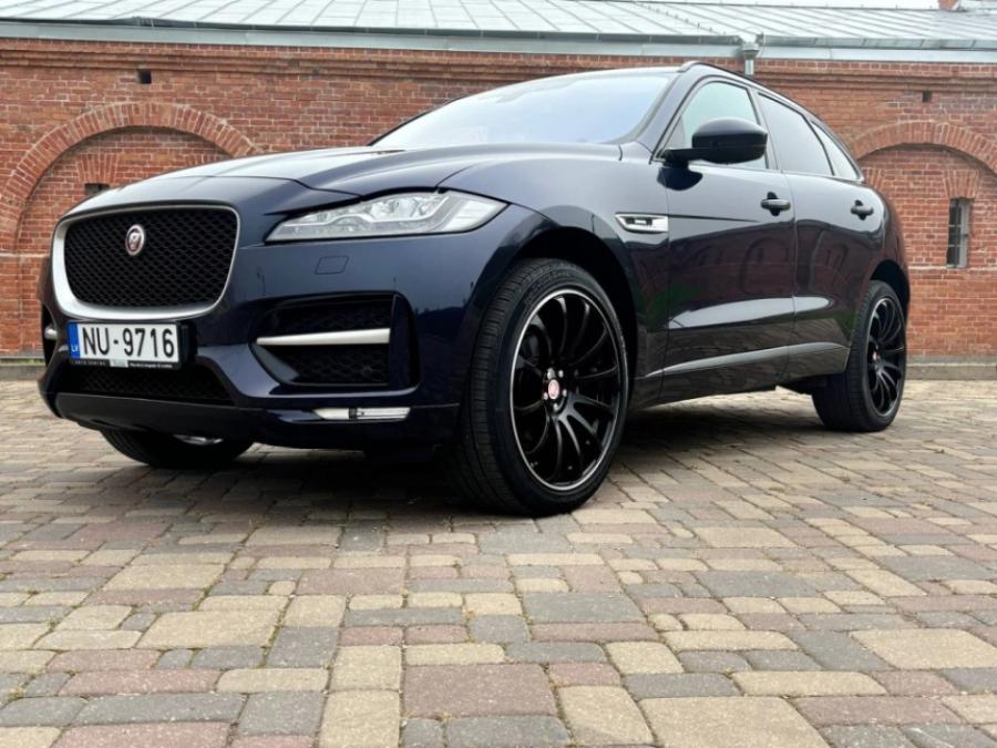 Blue Jaguar F-Pace 2016 in Riga, with an engine capacity of 2.00 L and mileage of 170 thousand km for 22499 €, photo 3 on AUTOMOTO.COM.LV