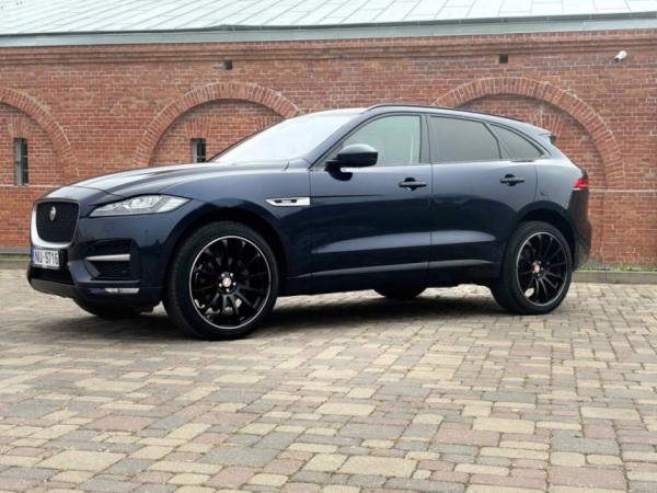 Blue Jaguar F-Pace 2016 in Riga, with an engine capacity of 2.00 L and mileage of 170 thousand km for 22499 €, photo 3 on AUTOMOTO.COM.LV