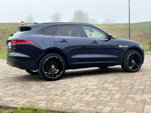 Blue Jaguar F-Pace 2016 in Riga, with an engine capacity of 2.00 L and mileage of 170 thousand km for 22499 €, photo 7 on AUTOMOTO.COM.LV