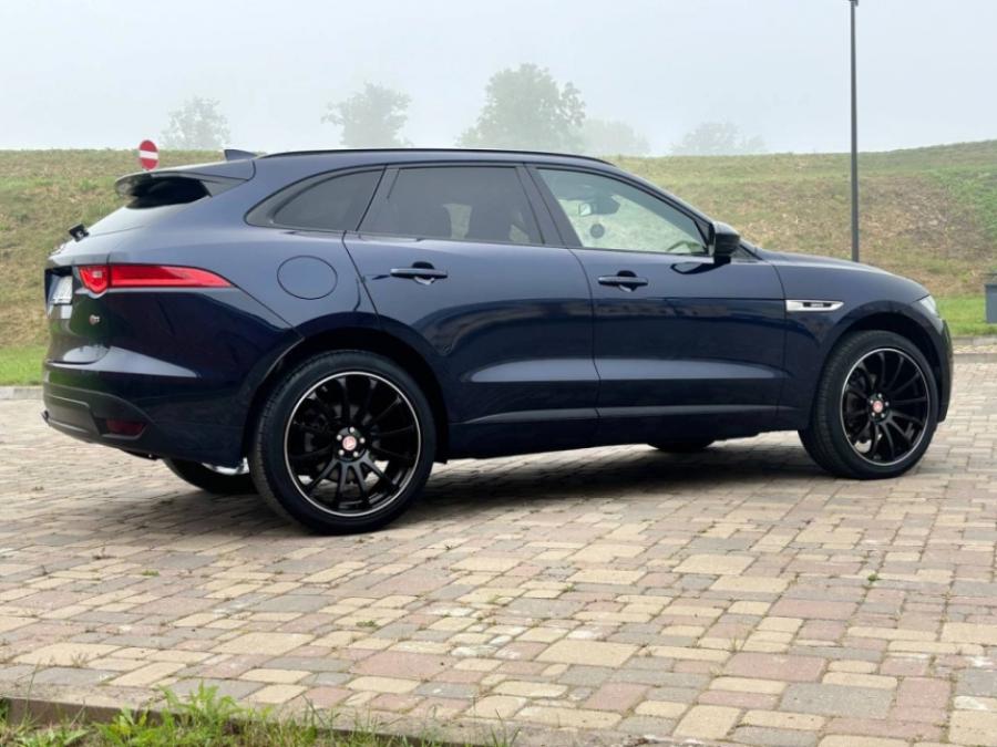 Blue Jaguar F-Pace 2016 in Riga, with an engine capacity of 2.00 L and mileage of 170 thousand km for 22499 €, photo 7 on AUTOMOTO.COM.LV