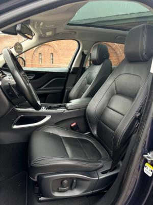Blue Jaguar F-Pace 2016 in Riga, with an engine capacity of 2.00 L and mileage of 170 thousand km for 22499 €, photo 16 on AUTOMOTO.COM.LV