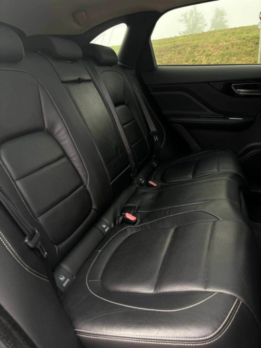 Blue Jaguar F-Pace 2016 in Riga, with an engine capacity of 2.00 L and mileage of 170 thousand km for 22499 €, photo 21 on AUTOMOTO.COM.LV
