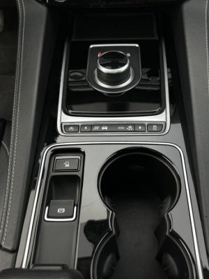 Blue Jaguar F-Pace 2016 in Riga, with an engine capacity of 2.00 L and mileage of 170 thousand km for 22499 €, photo 27 on AUTOMOTO.COM.LV