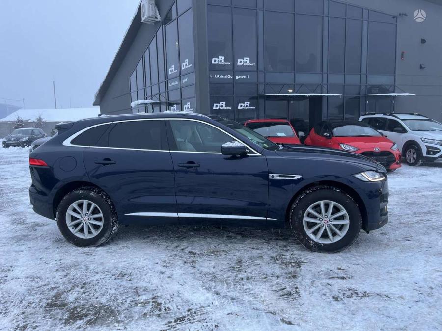 Blue Jaguar F-Pace 2017 in Taurage, with an engine capacity of 2.00 L and mileage of 175 thousand km for 13900 €, photo 2 on AUTOMOTO.COM.LV