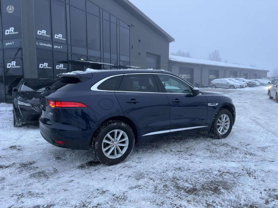 Blue Jaguar F-Pace 2017 in Taurage, with an engine capacity of 2.00 L and mileage of 175 thousand km for 13900 €, photo 7 on AUTOMOTO.COM.LV