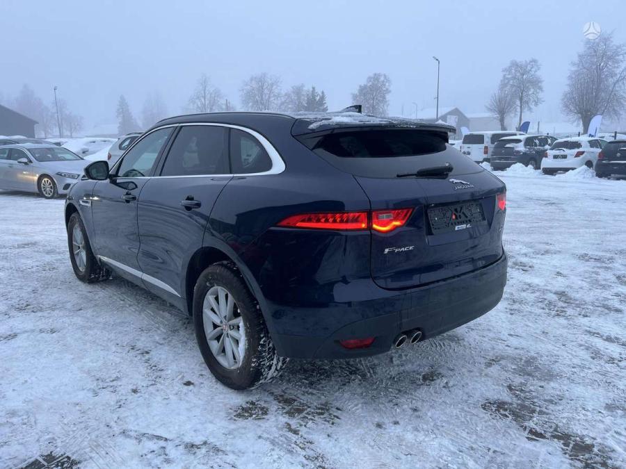 Blue Jaguar F-Pace 2017 in Taurage, with an engine capacity of 2.00 L and mileage of 175 thousand km for 13900 €, photo 11 on AUTOMOTO.COM.LV
