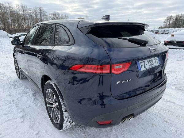 Blue Jaguar F-Pace 2017 in Taurage, with an engine capacity of 2.00 L and mileage of 171 thousand km for 11500 €, photo 6 on AUTOMOTO.COM.LV