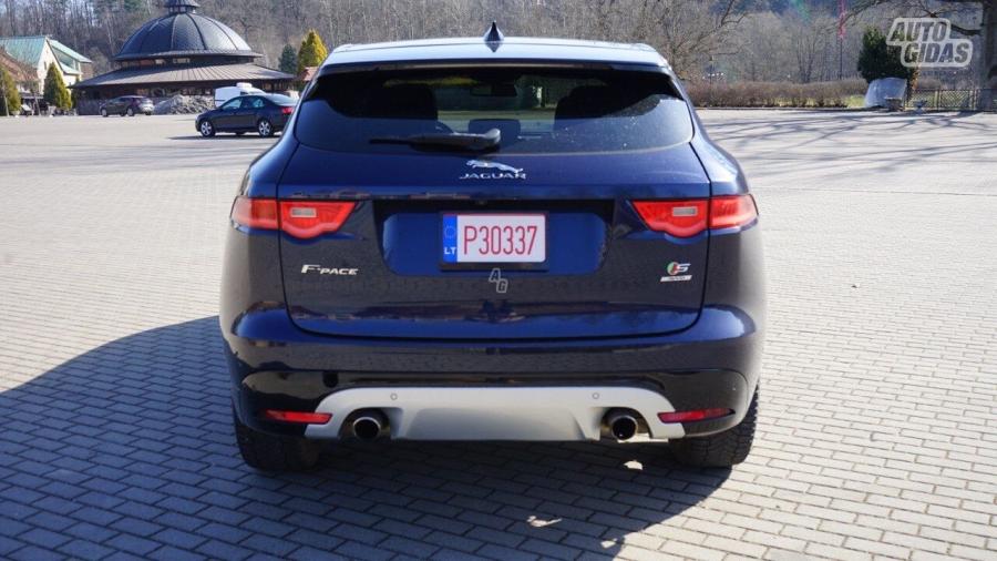 Blue Jaguar F-Pace 2017 in Vilnius, with an engine capacity of 3.00 L and mileage of 197 thousand km for 17900 €, photo 4 on AUTOMOTO.COM.LV