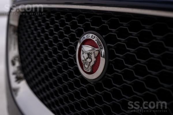 Zils Jaguar F-Pace 2017 Liepāja, ar dzinēja tilpumu 2.00 L un nobraukumu 118 tūkst. km par 16900 €, foto 5 vietnē AUTOMOTO.COM.LV