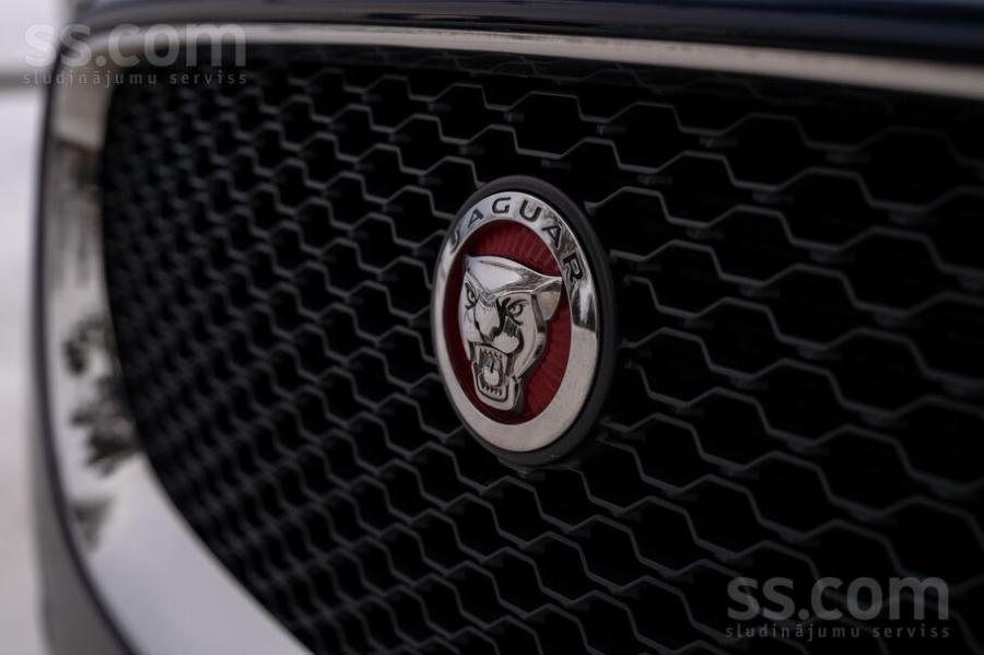 Zils Jaguar F-Pace 2017 Liepāja, ar dzinēja tilpumu 2.00 L un nobraukumu 118 tūkst. km par 16900 €, foto 6 vietnē AUTOMOTO.COM.LV