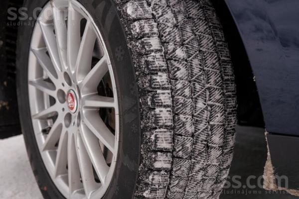 Zils Jaguar F-Pace 2017 Liepāja, ar dzinēja tilpumu 2.00 L un nobraukumu 118 tūkst. km par 16900 €, foto 7 vietnē AUTOMOTO.COM.LV