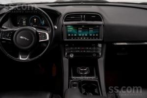 Zils Jaguar F-Pace 2017 Liepāja, ar dzinēja tilpumu 2.00 L un nobraukumu 118 tūkst. km par 16900 €, foto 12 vietnē AUTOMOTO.COM.LV