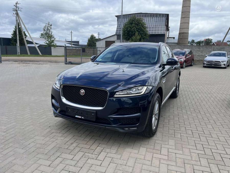 Blue Jaguar F-Pace 2017 in Taurage, with an engine capacity of 2.00 L and mileage of 175 thousand km for 13700 €, photo 4 on AUTOMOTO.COM.LV