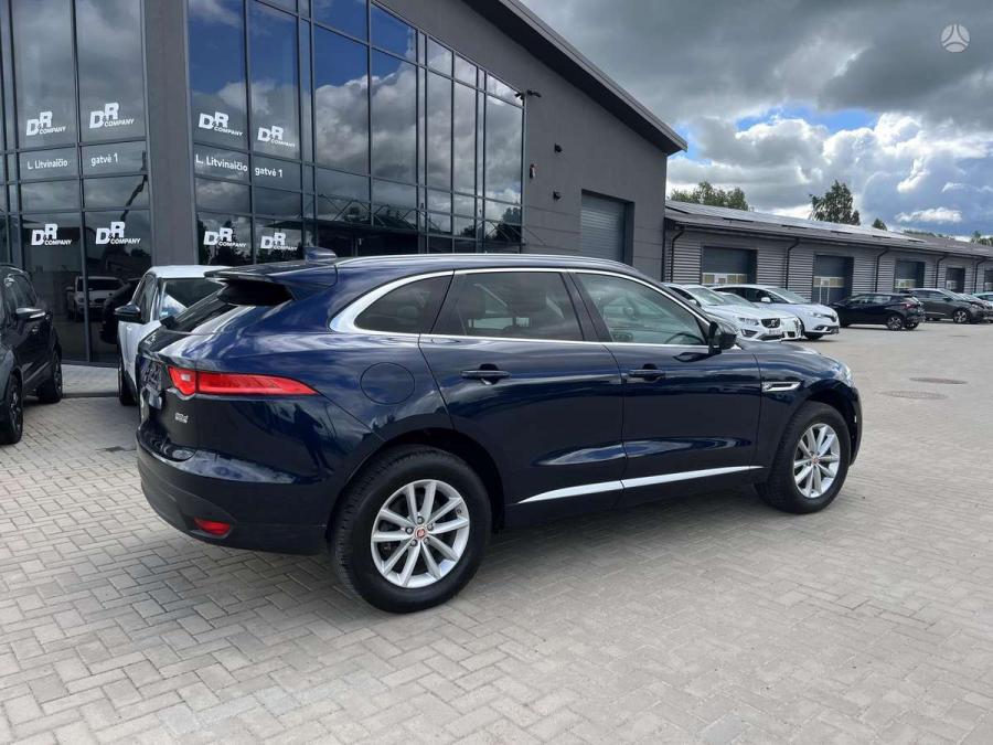 Blue Jaguar F-Pace 2017 in Taurage, with an engine capacity of 2.00 L and mileage of 175 thousand km for 13700 €, photo 7 on AUTOMOTO.COM.LV