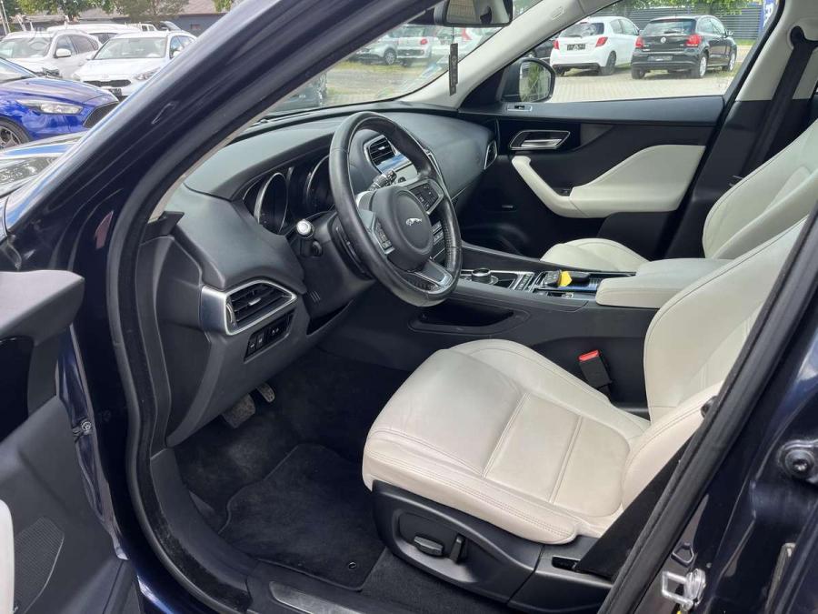 Blue Jaguar F-Pace 2017 in Taurage, with an engine capacity of 2.00 L and mileage of 175 thousand km for 13700 €, photo 14 on AUTOMOTO.COM.LV