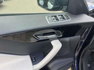 Blue Jaguar F-Pace 2017 in Taurage, with an engine capacity of 2.00 L and mileage of 175 thousand km for 13700 €, photo 15 on AUTOMOTO.COM.LV