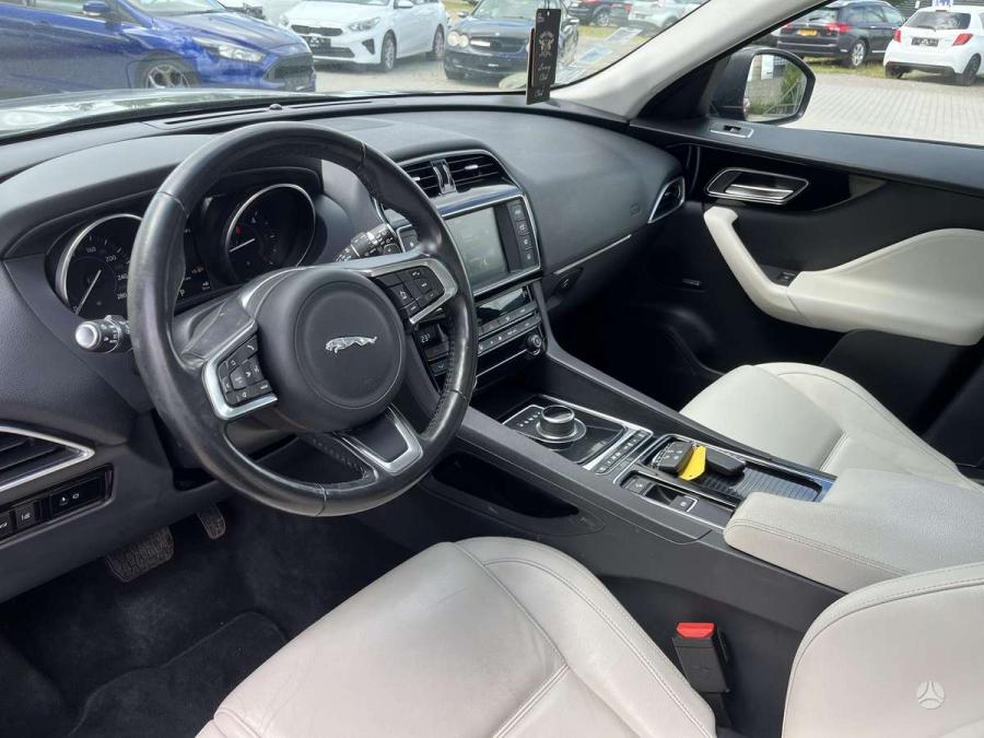 Blue Jaguar F-Pace 2017 in Taurage, with an engine capacity of 2.00 L and mileage of 175 thousand km for 13700 €, photo 17 on AUTOMOTO.COM.LV