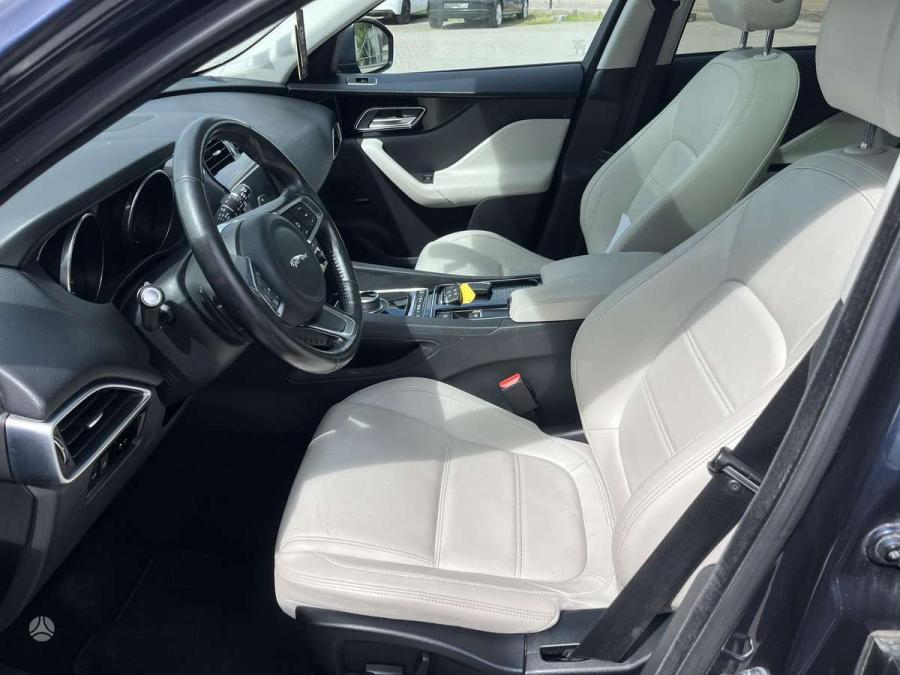 Blue Jaguar F-Pace 2017 in Taurage, with an engine capacity of 2.00 L and mileage of 175 thousand km for 13700 €, photo 18 on AUTOMOTO.COM.LV