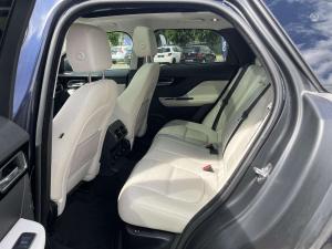 Blue Jaguar F-Pace 2017 in Taurage, with an engine capacity of 2.00 L and mileage of 175 thousand km for 13700 €, photo 20 on AUTOMOTO.COM.LV