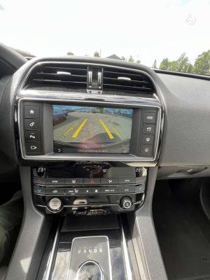 Blue Jaguar F-Pace 2017 in Taurage, with an engine capacity of 2.00 L and mileage of 175 thousand km for 13700 €, photo 33 on AUTOMOTO.COM.LV
