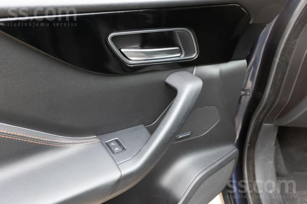 Zils Jaguar F-Pace 2017 Liepāja, ar dzinēja tilpumu 2.00 L un nobraukumu 127 tūkst. km par 15500 €, foto 8 vietnē AUTOMOTO.COM.LV
