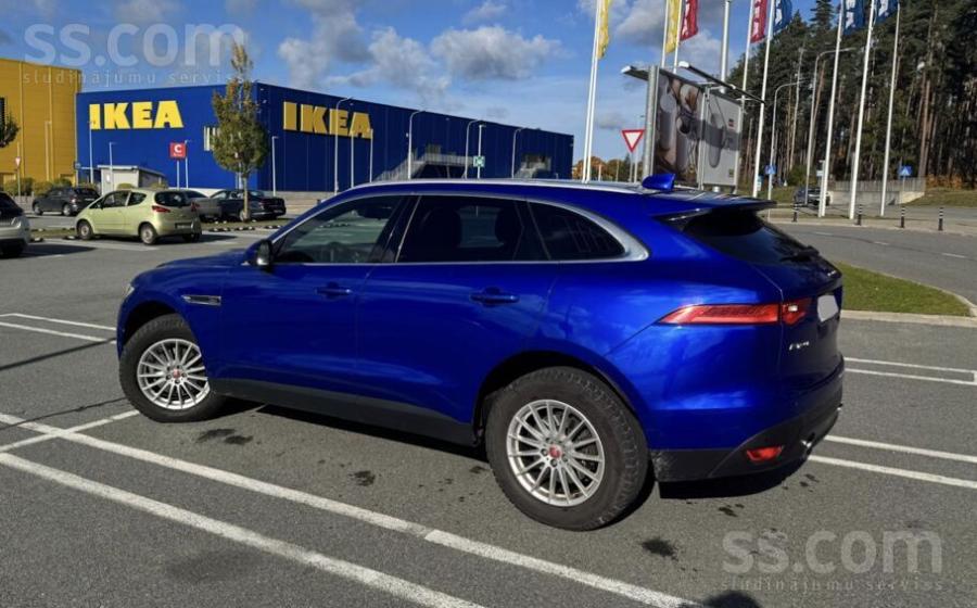 Blue Jaguar F-Pace 2018 in Riga, with an engine capacity of 2.00 L and mileage of 109 thousand km for 19900 €, photo 6 on AUTOMOTO.COM.LV