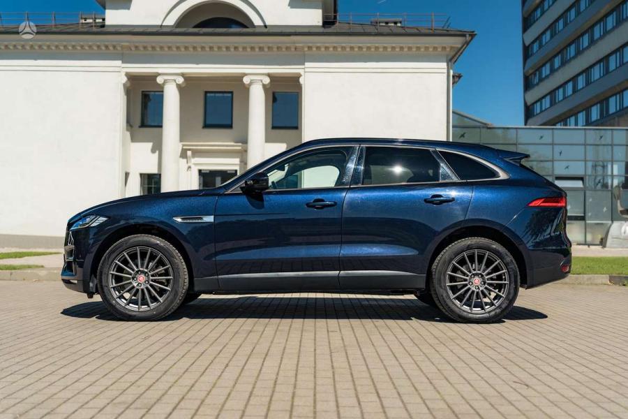 Blue Jaguar F-Pace 2018 in Klaipeda, with an engine capacity of 2.00 L and mileage of 119 thousand km for 21000 €, photo 4 on AUTOMOTO.COM.LV
