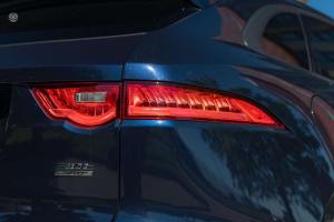 Blue Jaguar F-Pace 2018 in Klaipeda, with an engine capacity of 2.00 L and mileage of 119 thousand km for 21000 €, photo 16 on AUTOMOTO.COM.LV