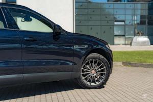 Blue Jaguar F-Pace 2018 in Klaipeda, with an engine capacity of 2.00 L and mileage of 119 thousand km for 21000 €, photo 19 on AUTOMOTO.COM.LV
