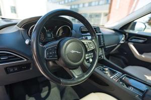 Blue Jaguar F-Pace 2018 in Klaipeda, with an engine capacity of 2.00 L and mileage of 119 thousand km for 21000 €, photo 23 on AUTOMOTO.COM.LV