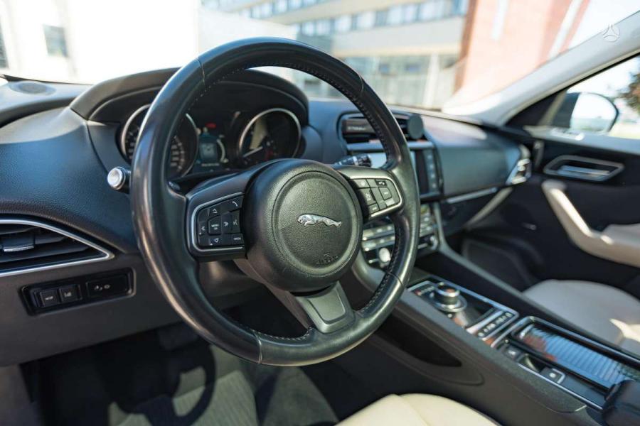 Blue Jaguar F-Pace 2018 in Klaipeda, with an engine capacity of 2.00 L and mileage of 119 thousand km for 21000 €, photo 23 on AUTOMOTO.COM.LV