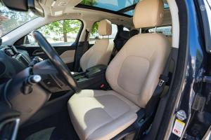 Blue Jaguar F-Pace 2018 in Klaipeda, with an engine capacity of 2.00 L and mileage of 119 thousand km for 21000 €, photo 24 on AUTOMOTO.COM.LV