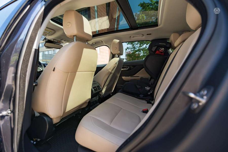 Blue Jaguar F-Pace 2018 in Klaipeda, with an engine capacity of 2.00 L and mileage of 119 thousand km for 21000 €, photo 31 on AUTOMOTO.COM.LV