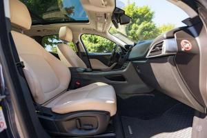 Blue Jaguar F-Pace 2018 in Klaipeda, with an engine capacity of 2.00 L and mileage of 119 thousand km for 21000 €, photo 34 on AUTOMOTO.COM.LV