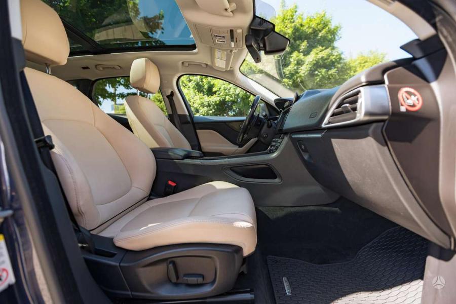 Blue Jaguar F-Pace 2018 in Klaipeda, with an engine capacity of 2.00 L and mileage of 119 thousand km for 21000 €, photo 34 on AUTOMOTO.COM.LV