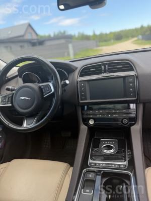 Blue Jaguar F-Pace 2018 in Riga, with an engine capacity of 2.00 L and mileage of 184 thousand km for 15000 €, photo 7 on AUTOMOTO.COM.LV