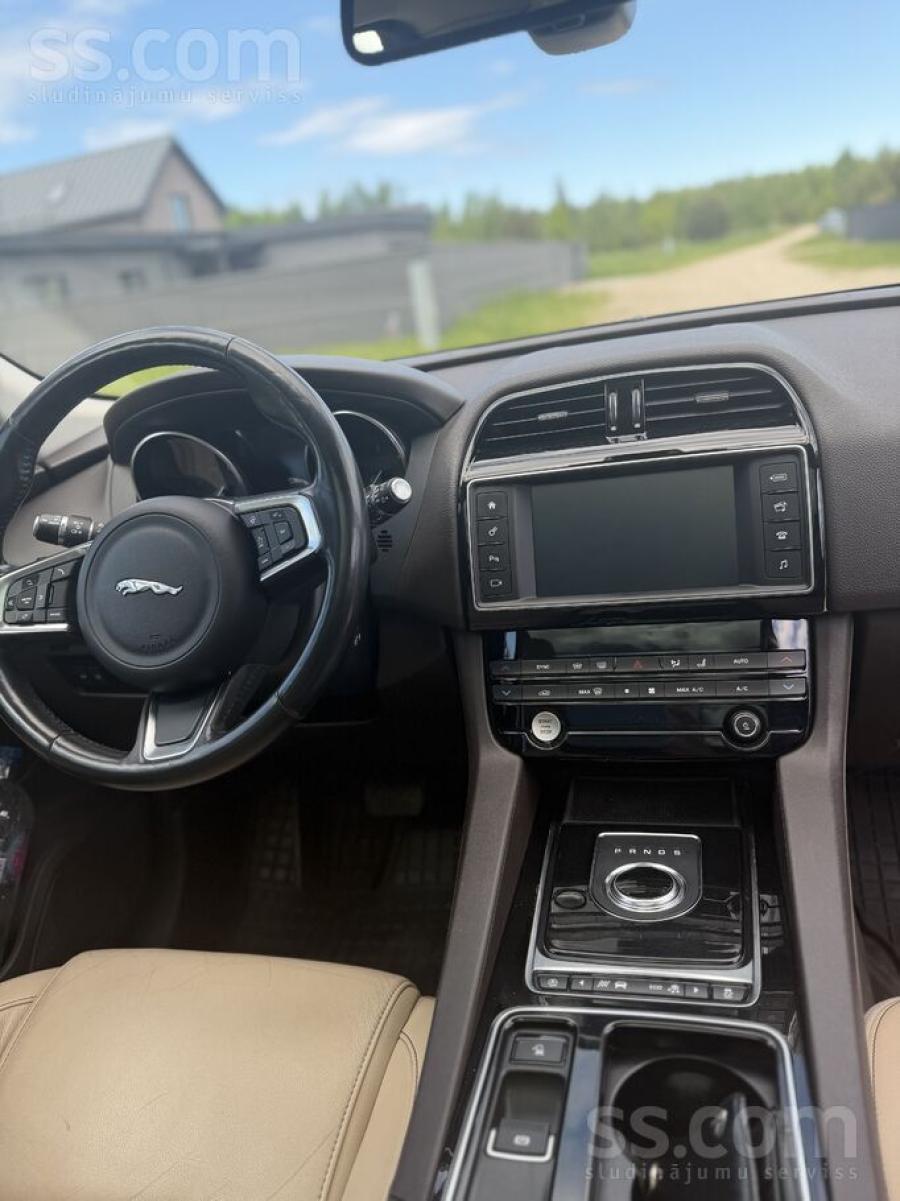 Blue Jaguar F-Pace 2018 in Riga, with an engine capacity of 2.00 L and mileage of 184 thousand km for 15000 €, photo 7 on AUTOMOTO.COM.LV