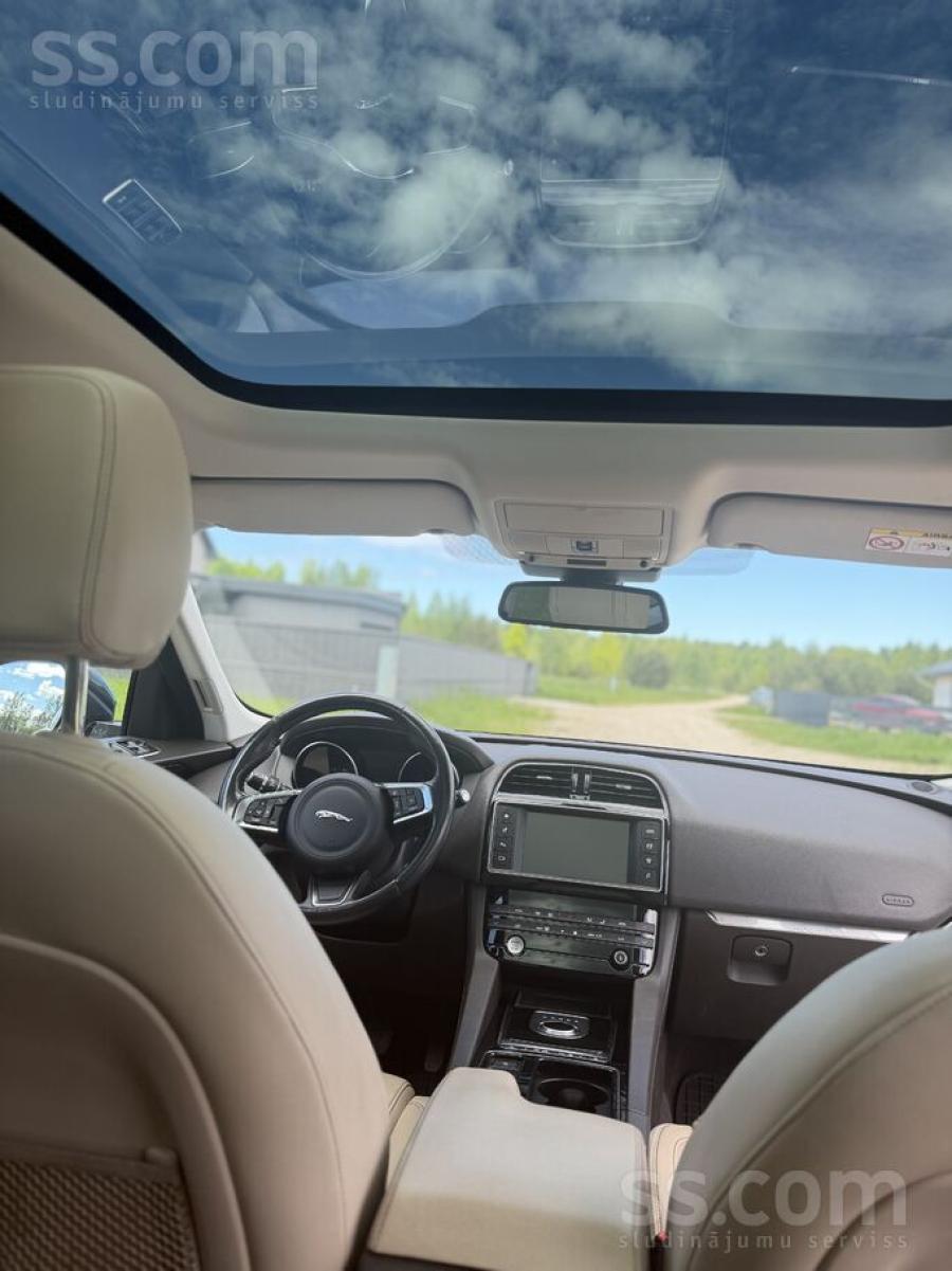 Blue Jaguar F-Pace 2018 in Riga, with an engine capacity of 2.00 L and mileage of 184 thousand km for 15000 €, photo 8 on AUTOMOTO.COM.LV