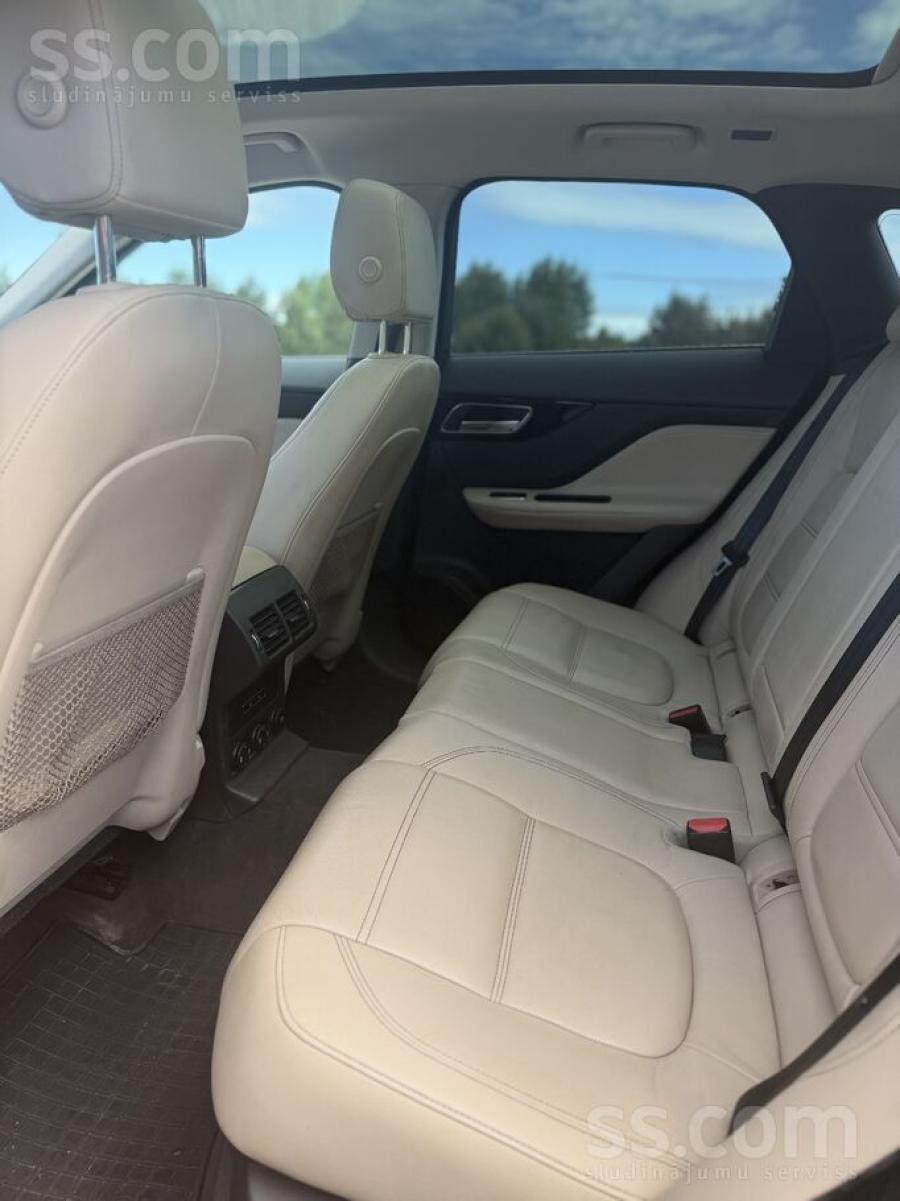 Blue Jaguar F-Pace 2018 in Riga, with an engine capacity of 2.00 L and mileage of 184 thousand km for 15000 €, photo 10 on AUTOMOTO.COM.LV