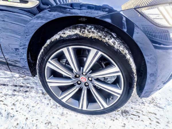 Zils Jaguar F-Pace 2019 Viļņa, ar dzinēja tilpumu 2.00 L un nobraukumu 132 tūkst. km par 19360 €, foto 3 vietnē AUTOMOTO.COM.LV