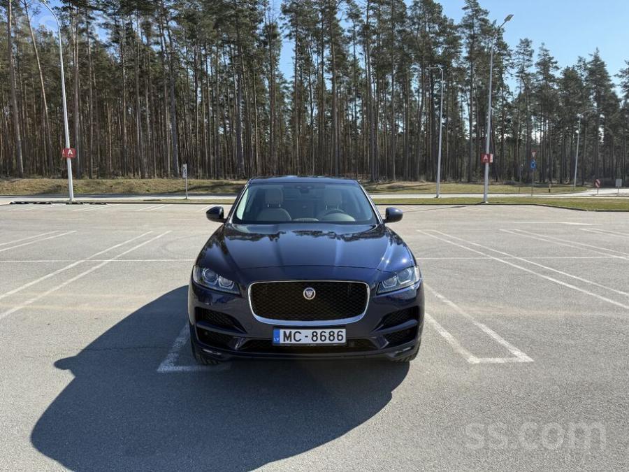 Zils Jaguar F-Pace 2019 Rīga, ar dzinēja tilpumu 2.00 L un nobraukumu 57 tūkst. km par 21500 €, foto 3 vietnē AUTOMOTO.COM.LV